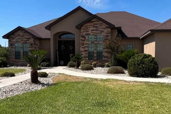R Home Away From Home - Del Rio, TX