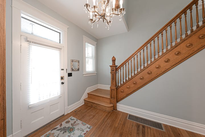 "19ville"charming Victorian In Historic Evansville - Evansville, IN