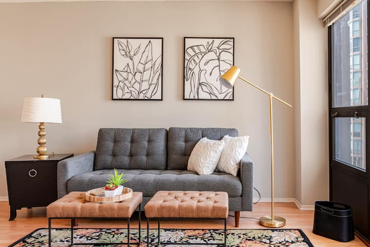 Luxury Condo With Incredible Views Of Chicago - Chicago, IL