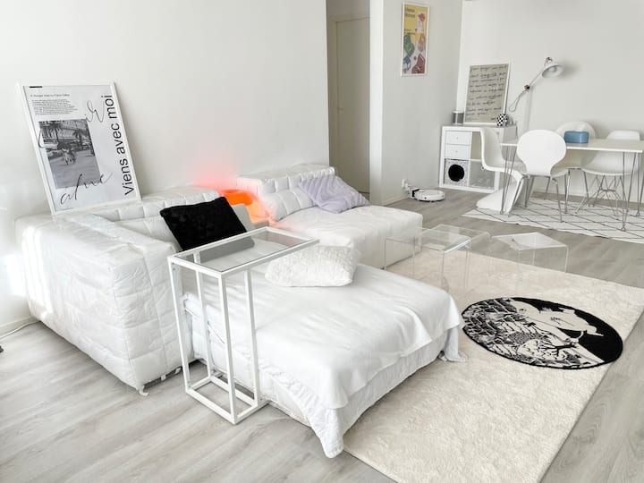 An Apartment With Lovely Cats - Helsinki