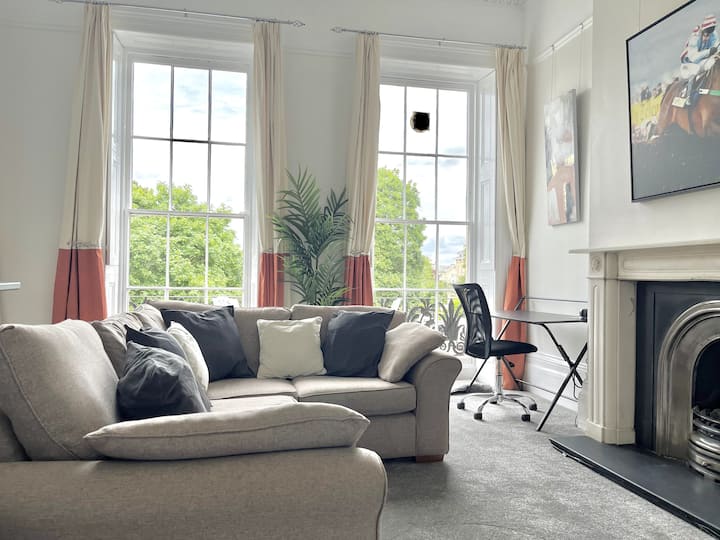 Montpellier Regency Apartment | Balcony | Parking - Cheltenham