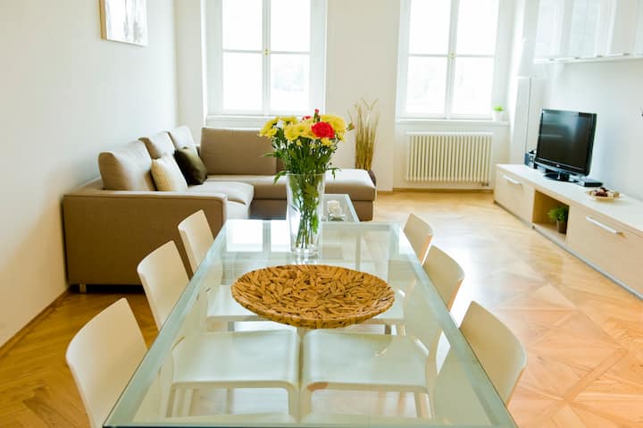 Old Town Apartment Charles Bridge 4 - 프라하