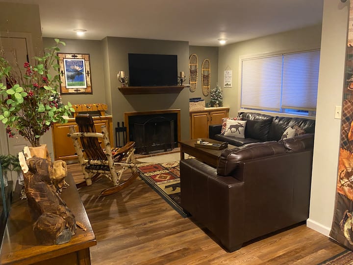 Luxury Townhouse: 2 Br, Sleeps 6-8, Walk To Town! - Lake Placid, NY