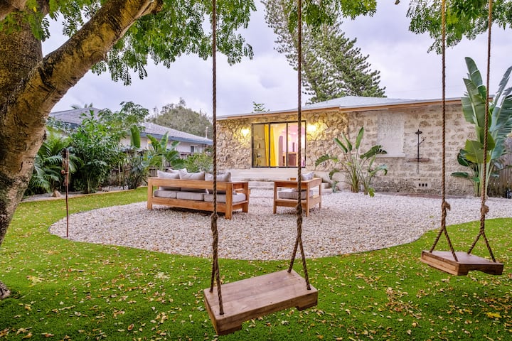 Casa Coral Miami Dream Home & Outdoor Oasis - Miami, FL