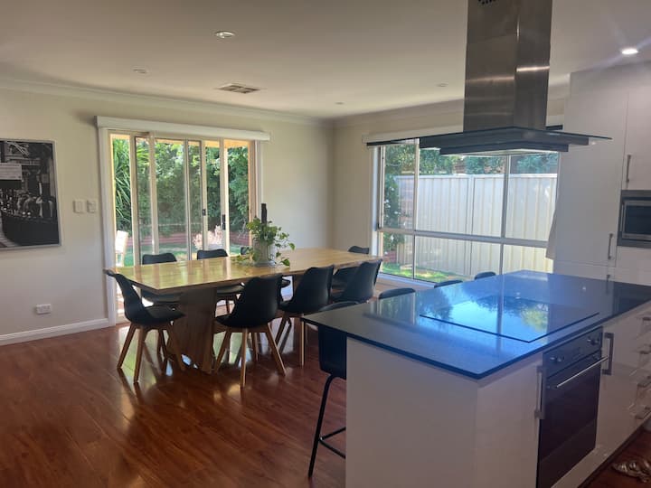 Getaway On Glebe - Clare