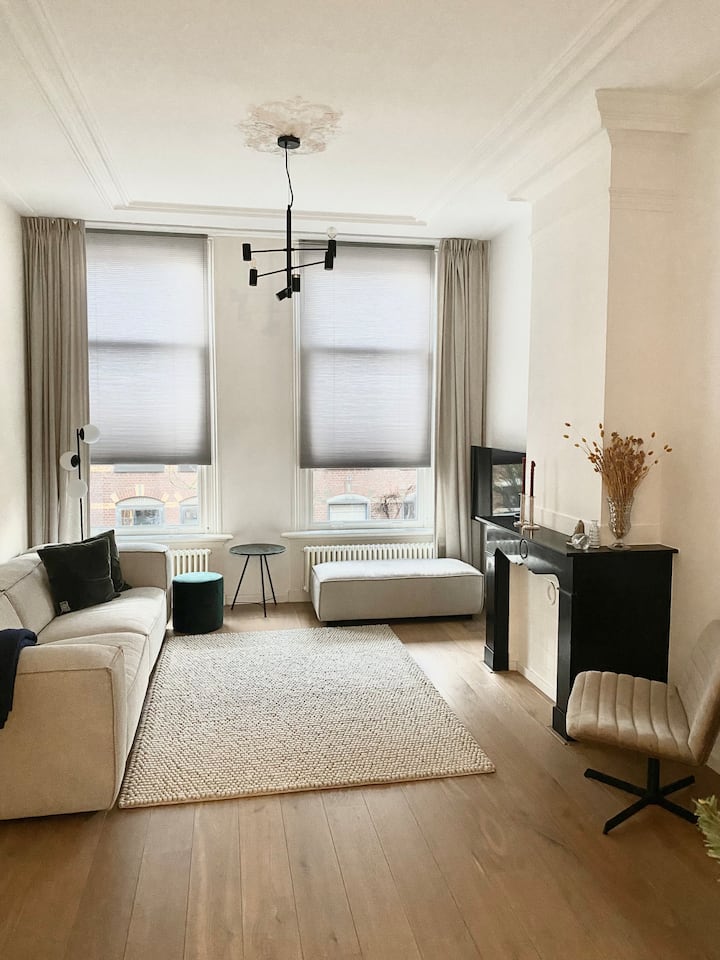 Charming Townhouse Near City Center & Beach - Haarlem