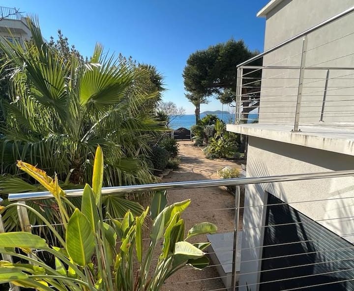 Beaurivage 1er, T3, Face à La Mer, Parking - La Ciotat