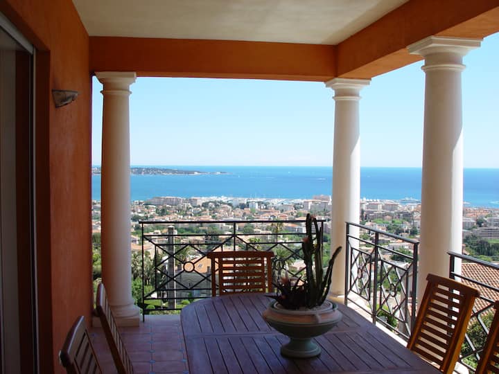 Très Belle Villa Avec Vue Mer Exceptionnelle - Vallauris