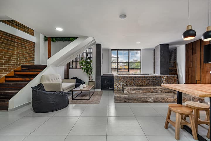 Nowa Ph | Huge Hot Tub, Steps From Lleras Park - Medellín