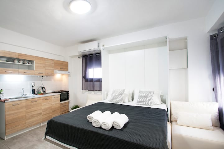 Bohemian Townhouse Ground Floor - Skiathos