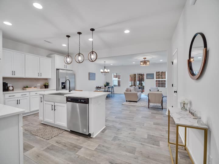 Gorgeous New Townhome/charlotte! - Charlotte