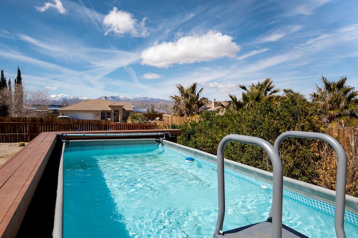 The Lazy Daze Inn With Hot Tub, Pool & Game Room - ユッカ・バレー, CA
