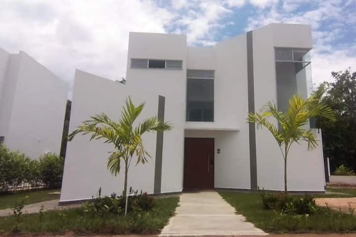 Estupenda Casa Vacacional - Villa Santa - Carmen Apicala