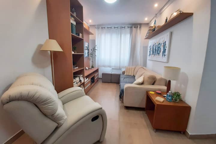 Estadia Familiar: Suíte +1 Quarto, Sala E Cozinha. - Guarujá