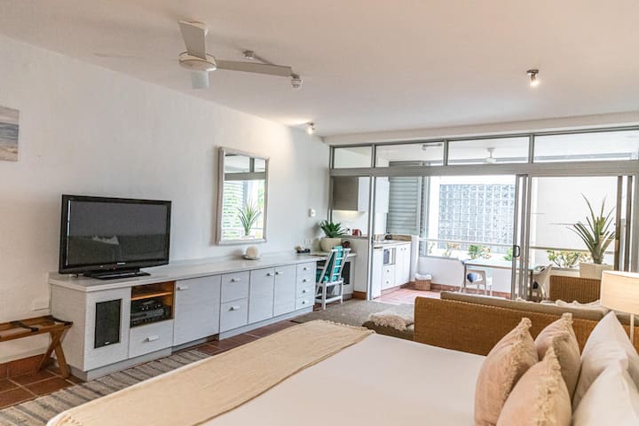 Tropical Style Studio | In Town | Free Parking - Port Douglas