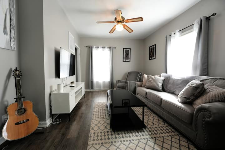 Big Blue #1: Spacious&modern. Close To Downtown - Staunton, VA