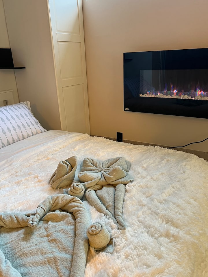 Romantic Luxury Getaway - Edmonton