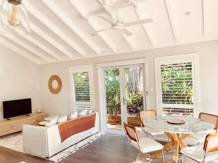 Private, Dog & Child-friendly, Spacious 2-bedroom - Church Point