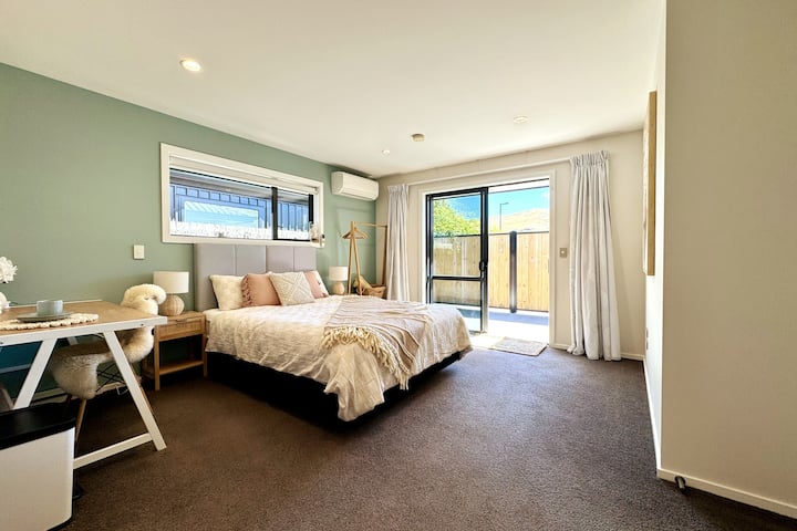 Private Cosy Mountain View Ensuite - Arrowtown