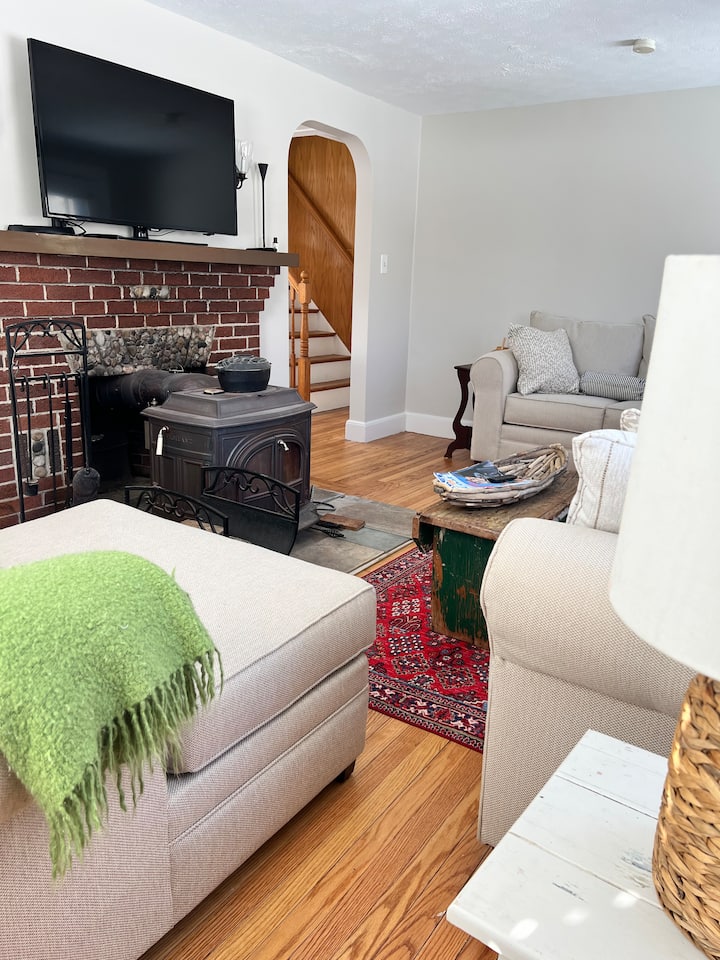 Cozy Home 2 Miles From The Beach - Scarborough, ME