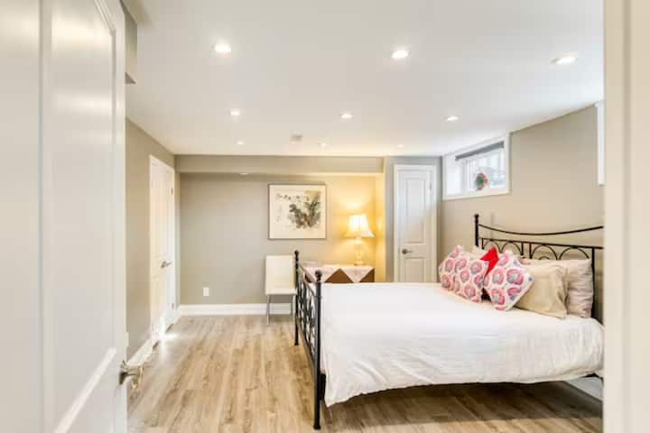 Spacious Private Unit W/parking - Toronto