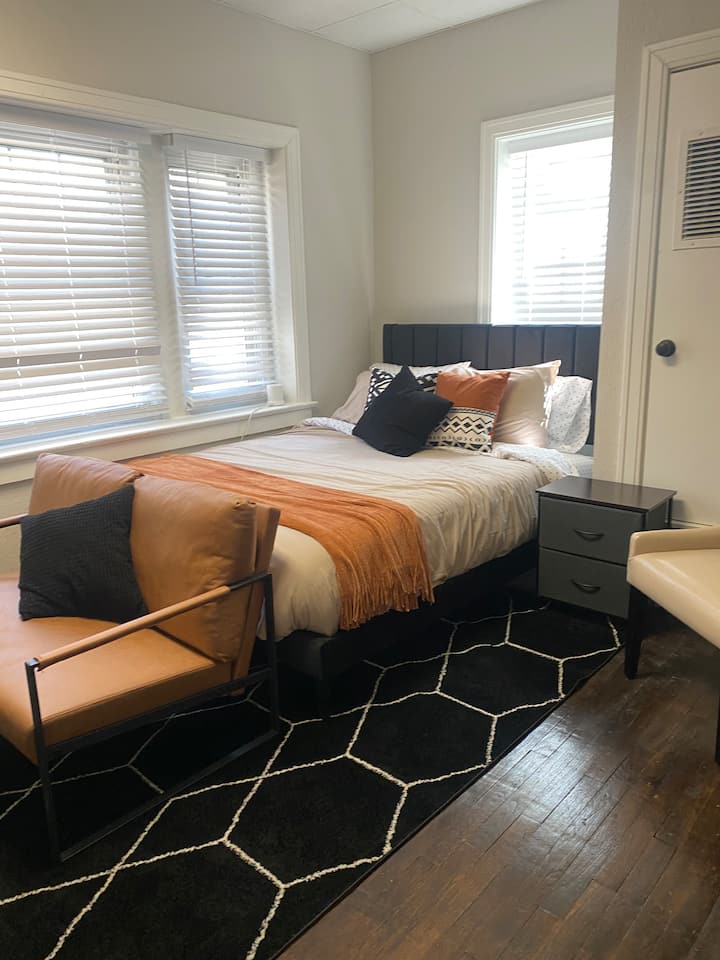 Adorable Chic Studio/studio/kitchenette - Kansas City