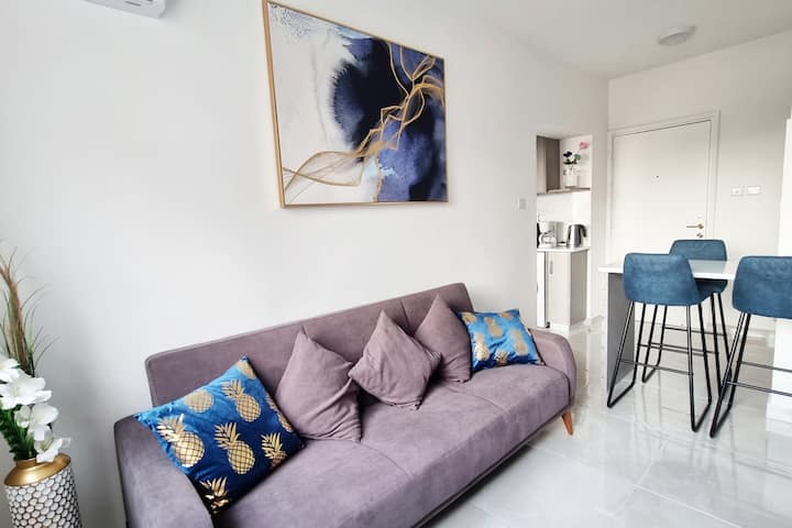 Coastal Chic: Luxury Apt In The Heart Of The City! - Larnaca