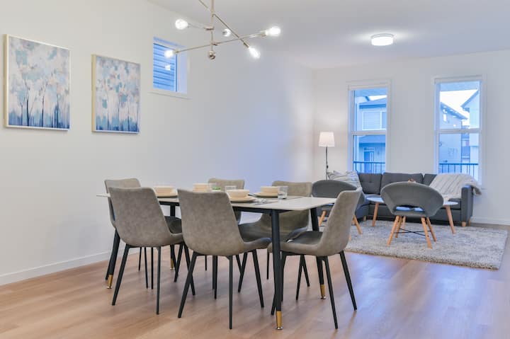 Modern Farmhouse Getaway - Airdrie