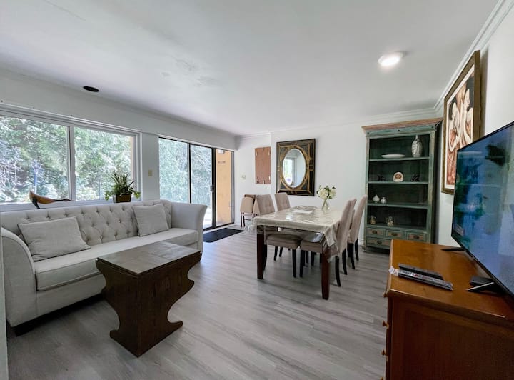 Guest Suite In Vintage Home - 6400