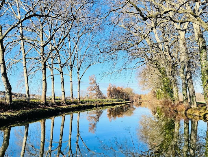 Péniche à Quai Sur Le Canal Du Midi - Castelnaudary