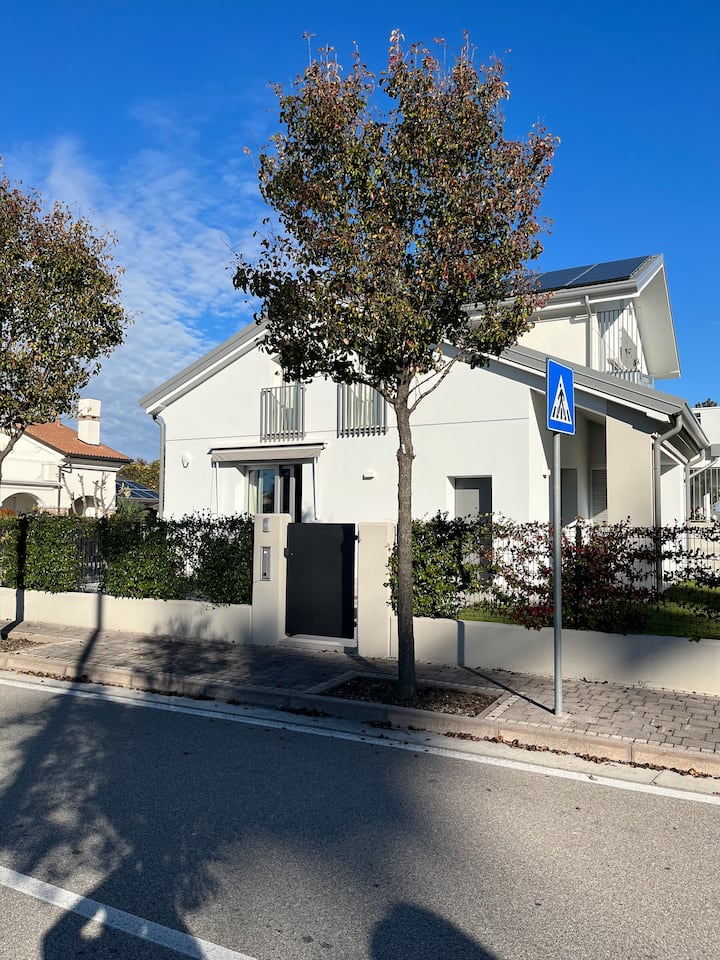 Villetta Elegante Riservata Con Giardino Privato - Jesolo