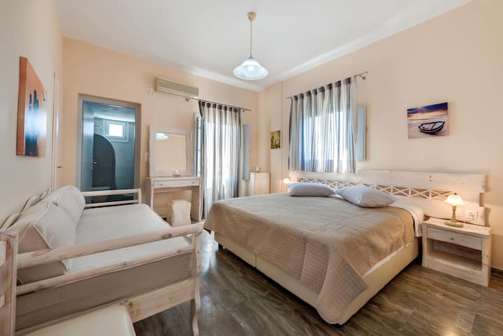 Triple Room In Villa Aegeon - Santorini