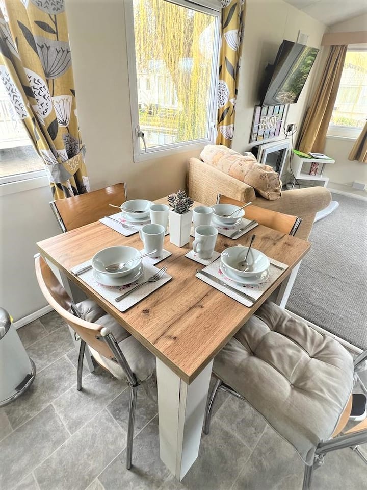 Revamped 6 Berth Static Caravan - Skegness