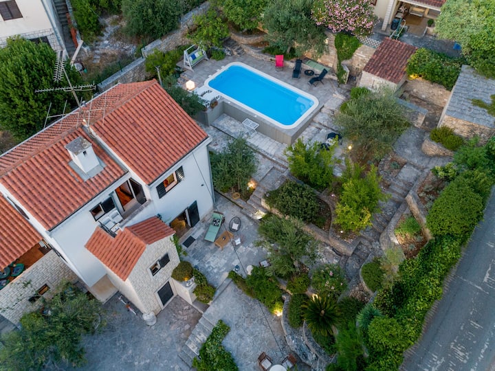 Family Villa Rošin With Garden&pool - Milna