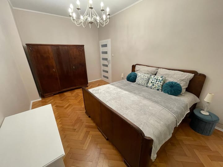 Charming Apartment With Balcony In The City Center - Wrocław
