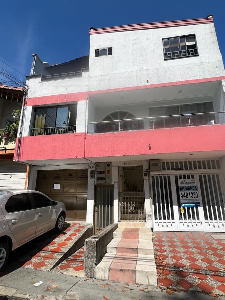 Amplio Apartamento En Santa Monica - Medellín