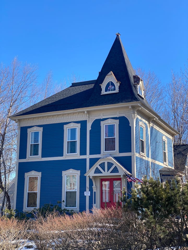 3 Br Gorgeous Historic Home Close To Ocean - Belfast, ME