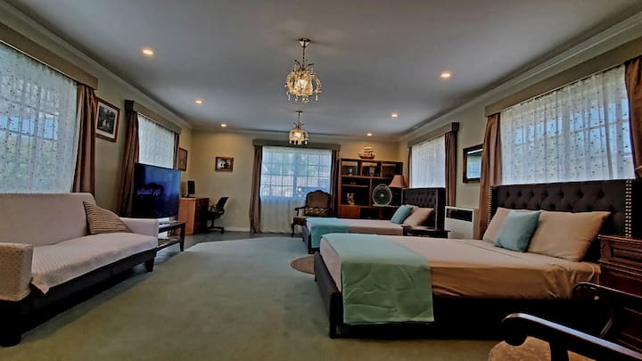 Charming Master Suite In H.b. - Huntington Beach, CA