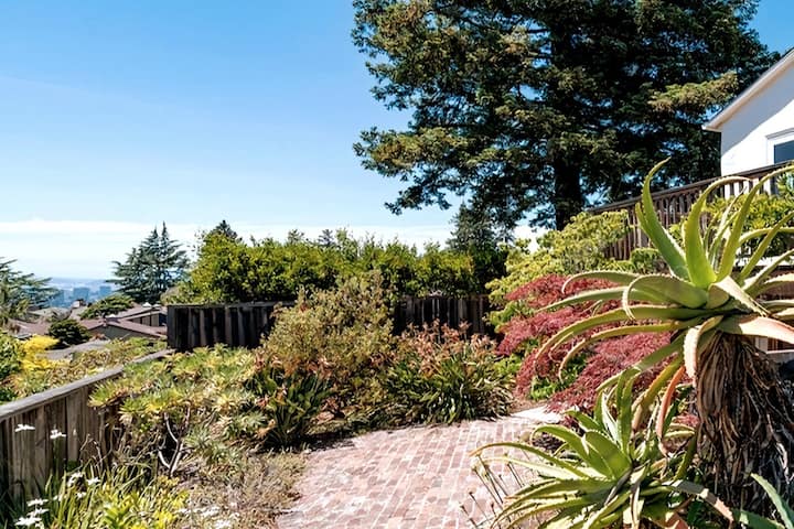 Peaceful Oakland Hills Suite In Garden Oasis - Oakland, CA