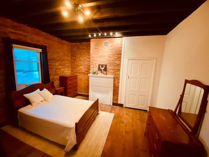 Beautiful Brick Bedroom- 6 Min. From Reading Hosp - Reading, PA