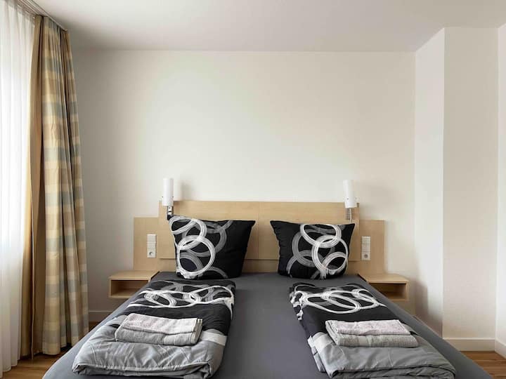 Stylish Double Bed Room | Home2share - Munster, Germany