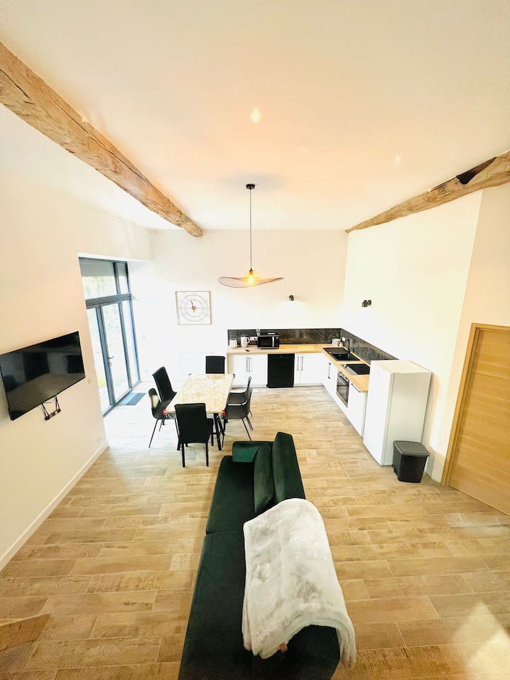 Jolie Grange Rénovée à Civaux - Lussac-les-Châteaux