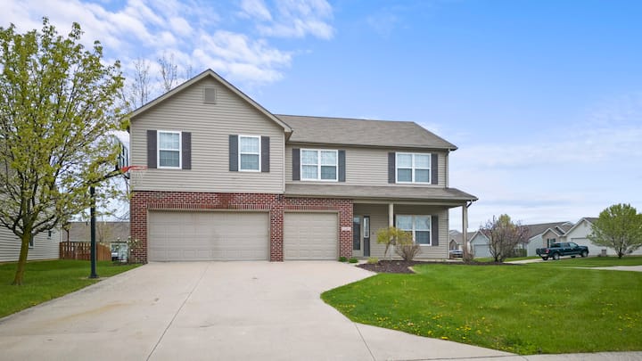 Giant 5 Bedroom Mini Mansion, Sleeps 12, Der Reise - Fort Wayne, IN