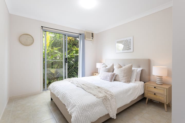 Self-contained Unit In Scarborough - Redcliffe