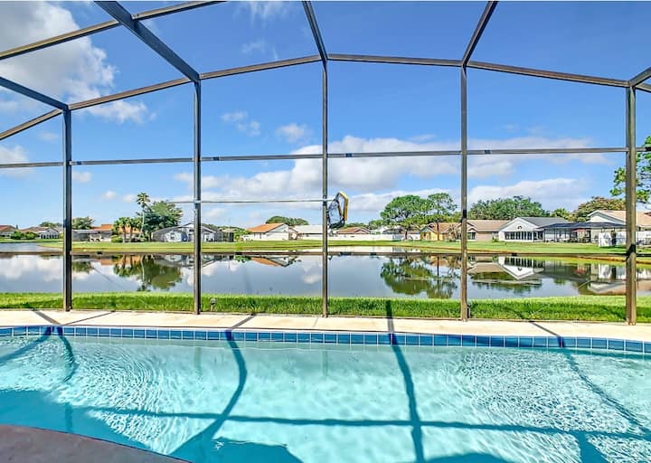 Water Front Private Pool Home - Near Disney - Orlando International Airport (MCO)