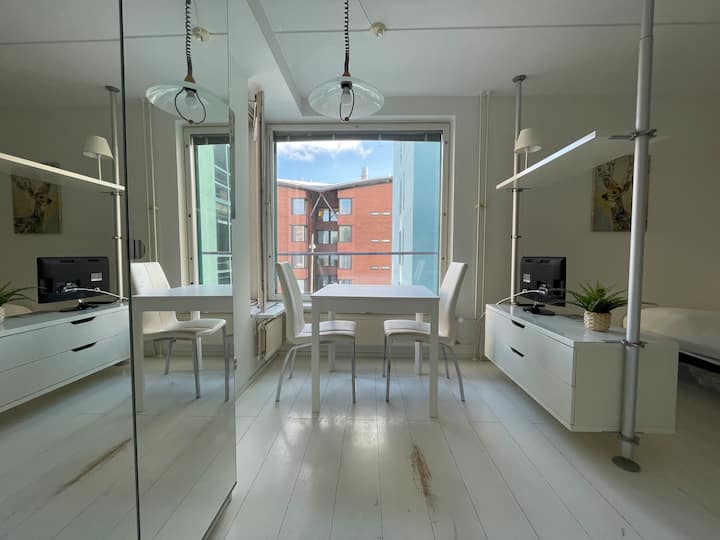 Luminous Studio 15min To Center / Wifi + Netflix - Helsinki
