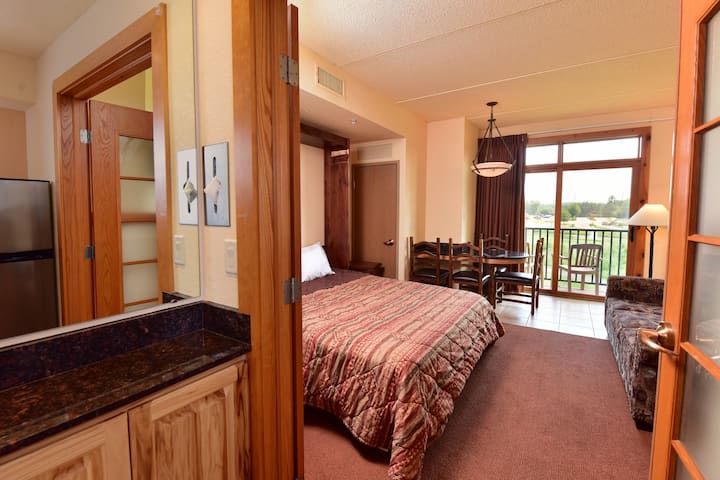 3 Queen 2 Room Villa W/h20 Pass - Wisconsin Dells, WI
