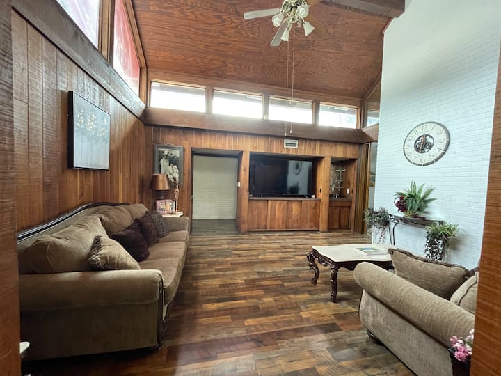 Legacy Estate Lake House - Jackson, MS