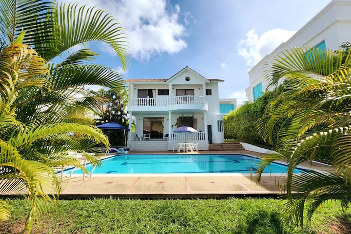 Las Marías - Casaquinta Familiar Con Piscina Priv - Melgar
