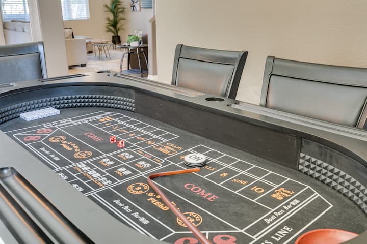Modern 4 Bedroom Home W/ Craps Table King Bed Bbq - Las Vegas, NV